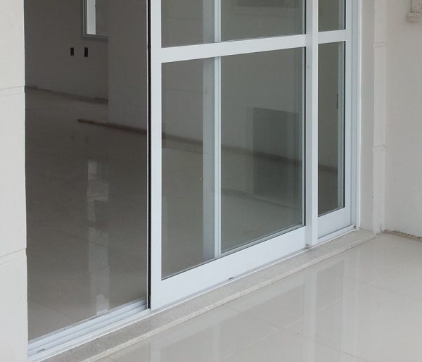 Porta Sacada Suprema – 2 Folhas de Correr – Esquadrigui | Esquadrias de ...